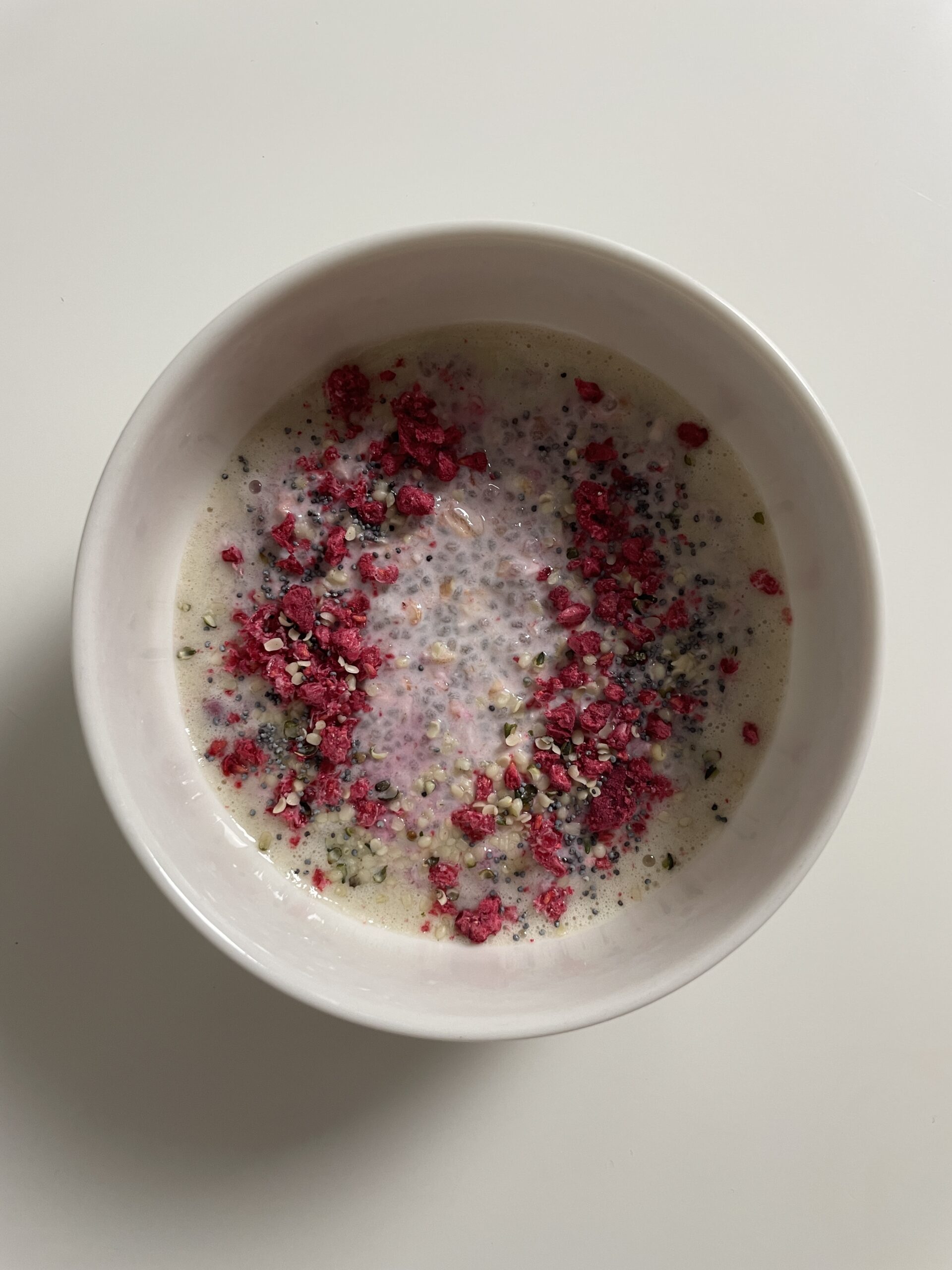 RASPBERRY OVERNIGHT OATS - OATSANDSO